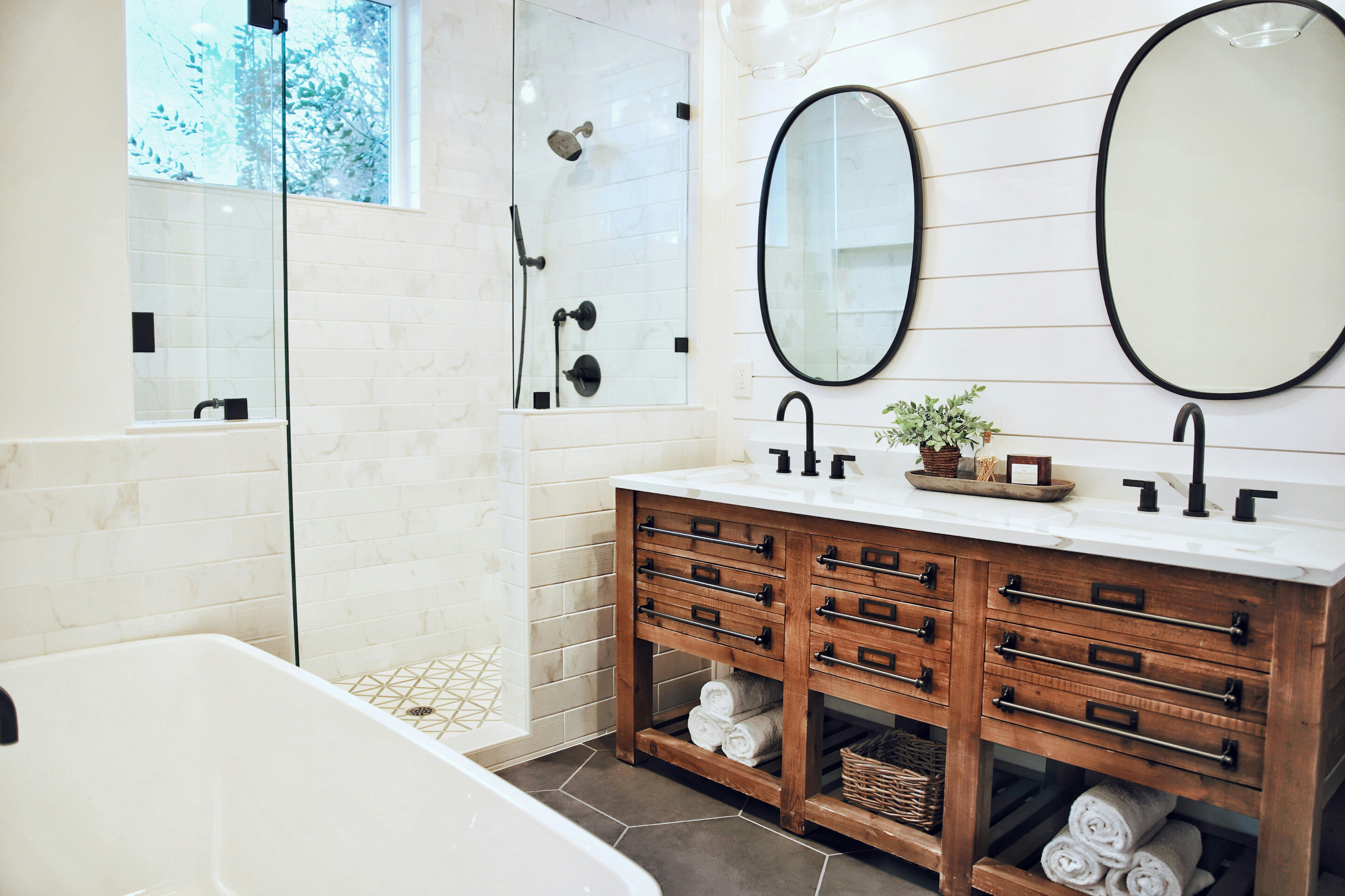 What Does Mold Smell Like? How to Sniff Out Hidden Mold in Your Home ...